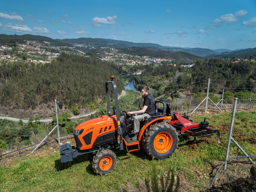 Tractores Compactos Kubota LX-351 DM - Kubota Europe SAS